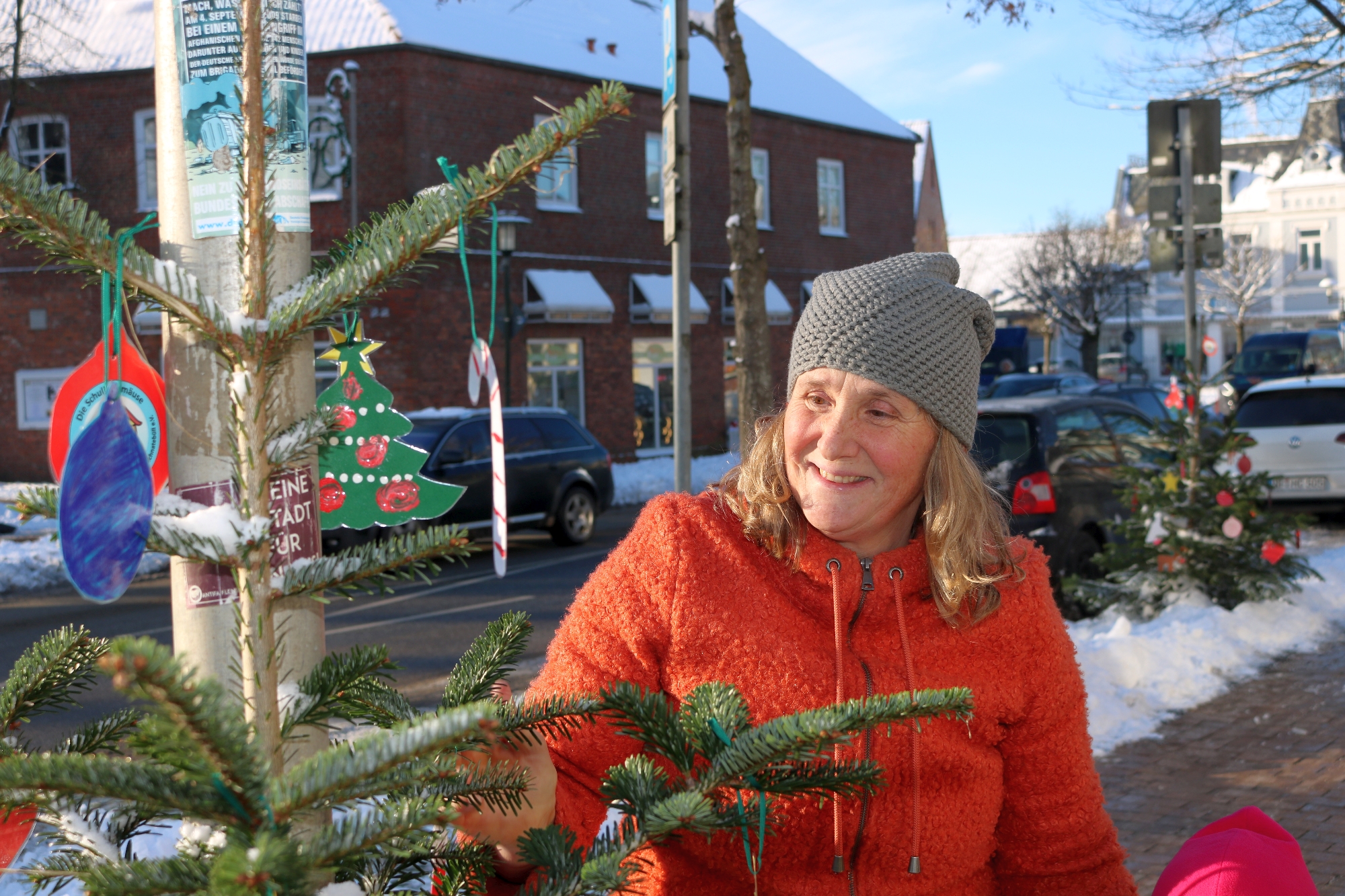 20231130 Weihnachtsbäumchenschmücken 14 – Gemeinde Leck