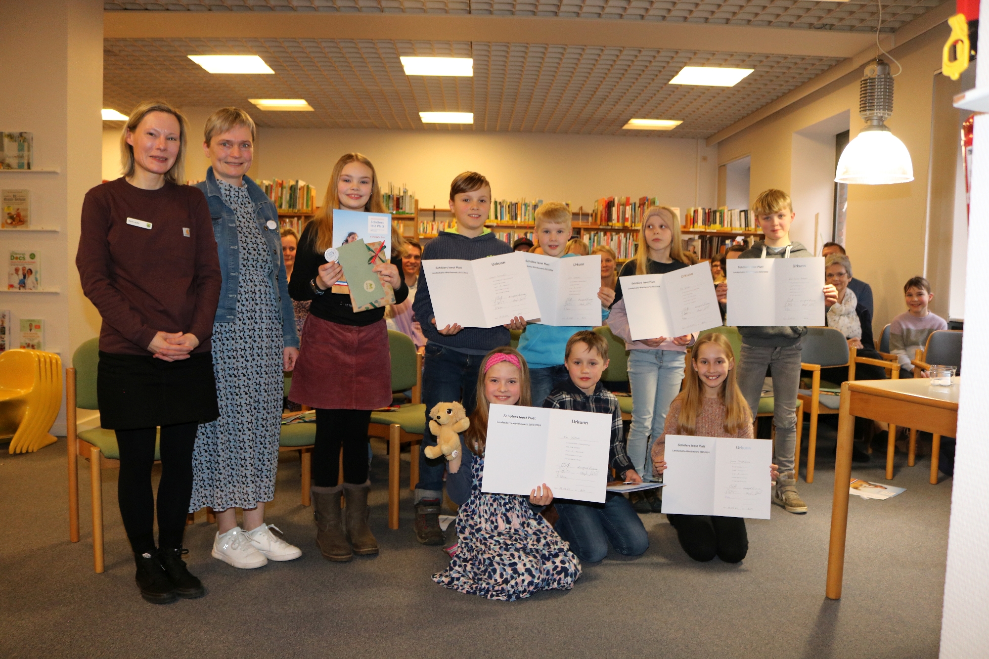 „Schölers leest Platt“ 2023/24: Landschaftsentscheid in der Bücherei Leck – Gemeinde Leck